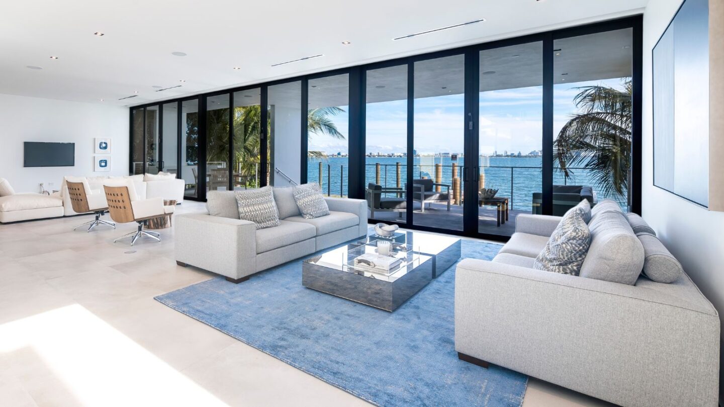 Beach Vibes at Home: Coastal Decor Ideas for this Summer - Colormelon