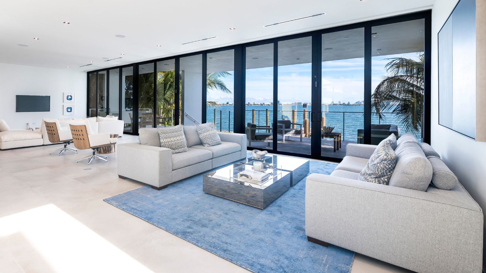 Beach Vibes at Home: Coastal Decor Ideas for this Summer - Colormelon