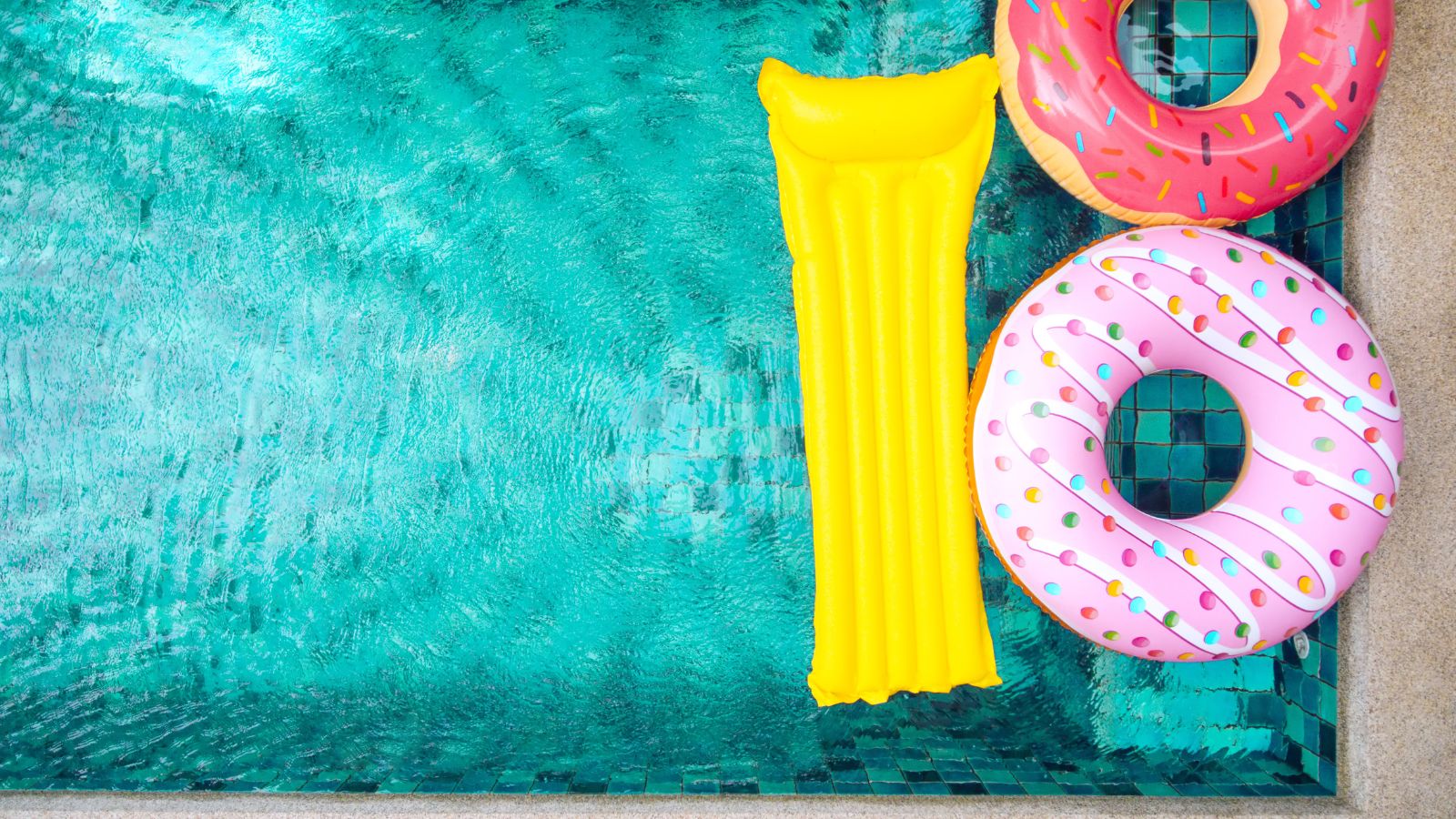 Decorating Your Pool Area for Maximum Fun this Summer - Colormelon