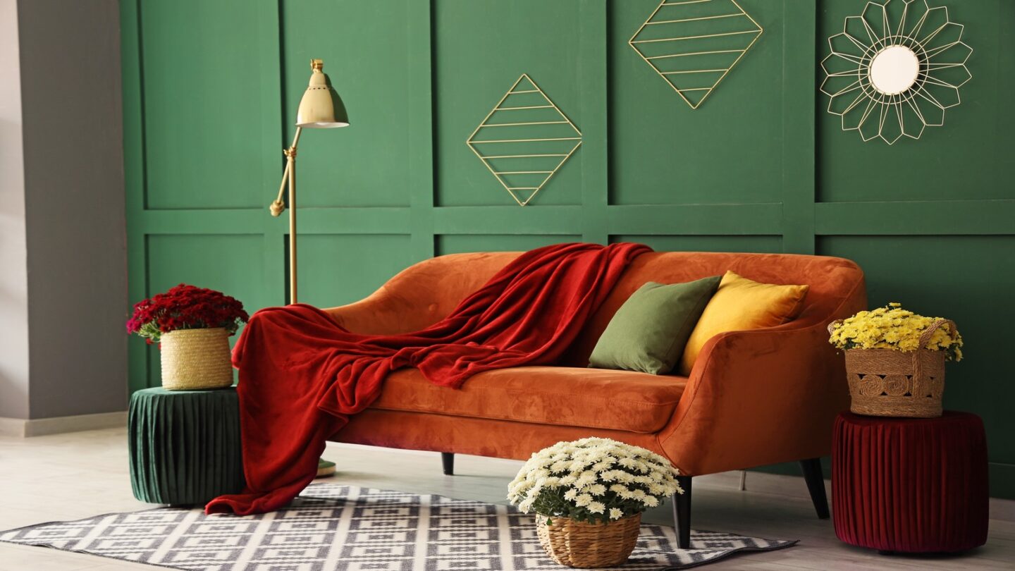 Balance Maximalism vs. Minimalism in Your Home - Colormelon