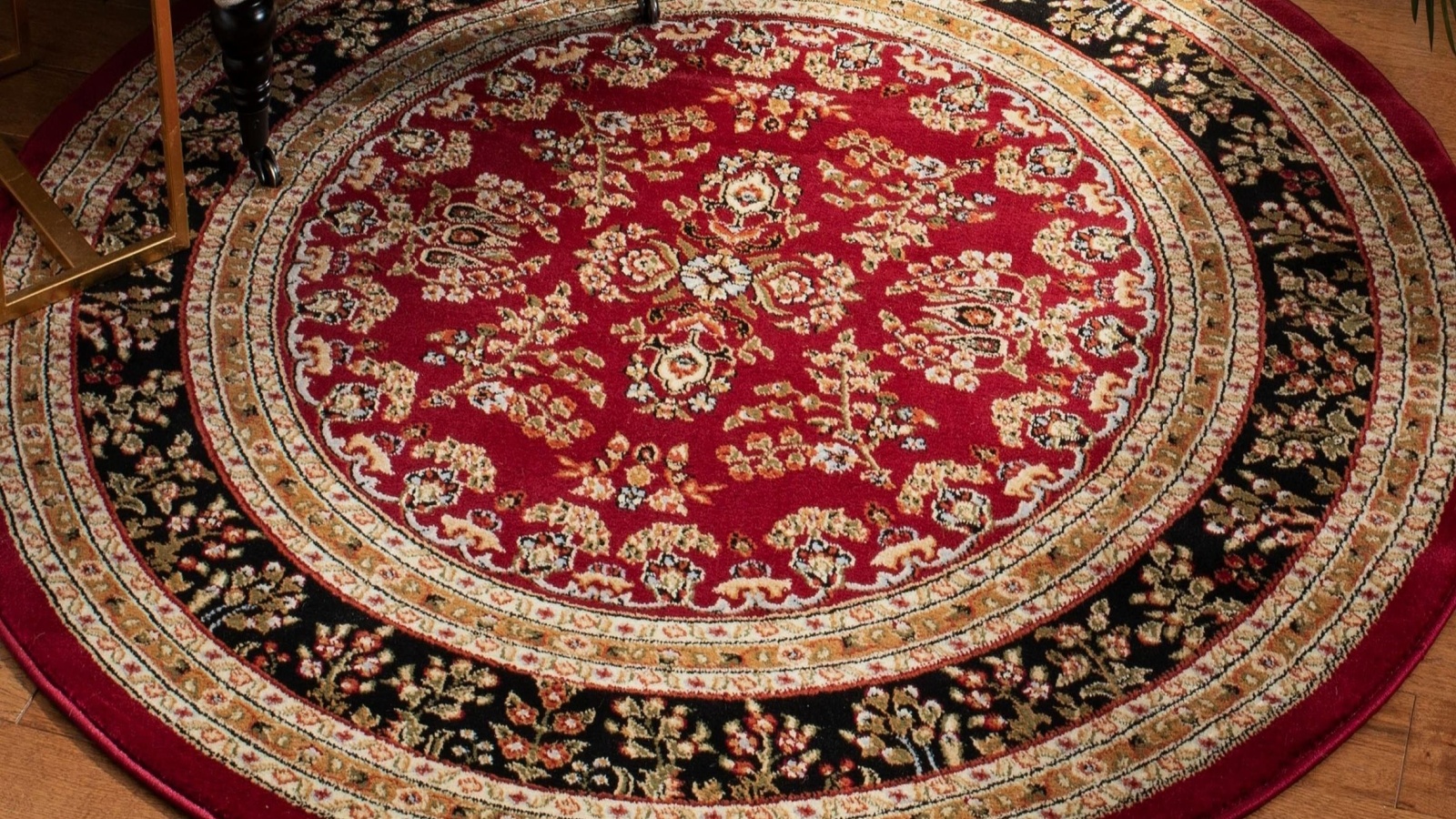 How to Create a Buckingham Palace-Inspired Look - Colormelon