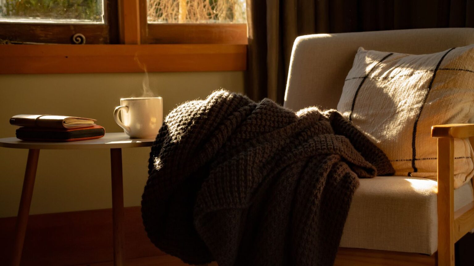 16 Affordable Ideas for a Hotel-Style Bedroom - Colormelon