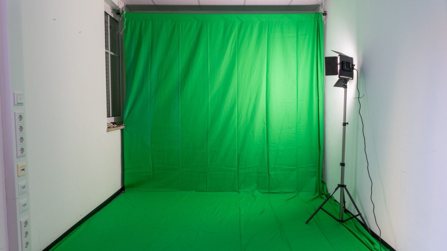 Set Up the Ultimate NYCC Cosplay Room at Home - Colormelon