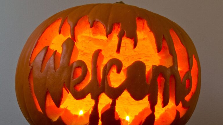 Turn Your Corridor into a Creepy Haunted Walkway - Colormelon