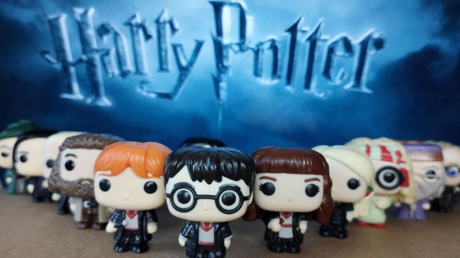 Turn Your Corridor into a Creepy Haunted Walkway - Colormelon