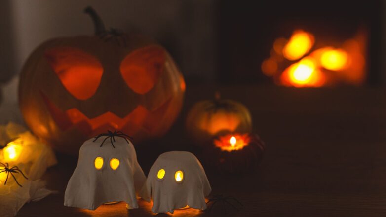 Turn Your Corridor into a Creepy Haunted Walkway - Colormelon