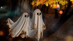 Turn Your Corridor into a Creepy Haunted Walkway - Colormelon