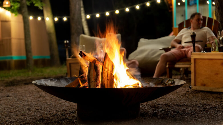 15 Essentials to Host a Cozy Backyard Bonfire - Colormelon