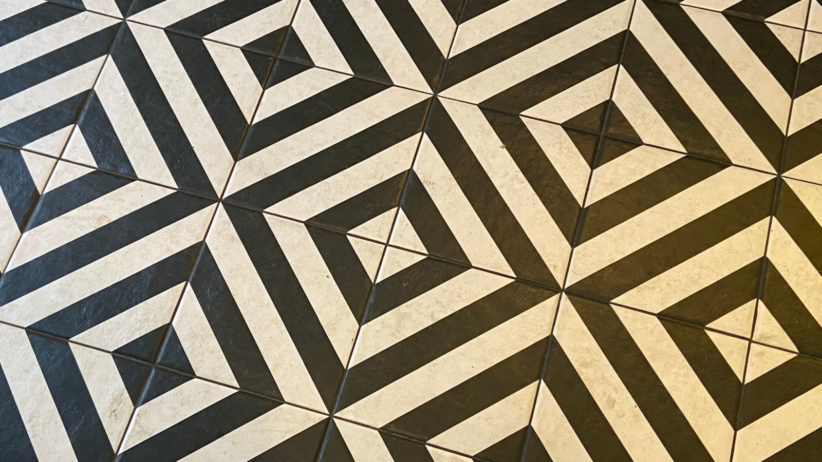 Embrace Modern Surrealism in Rooms for 2025 - Colormelon