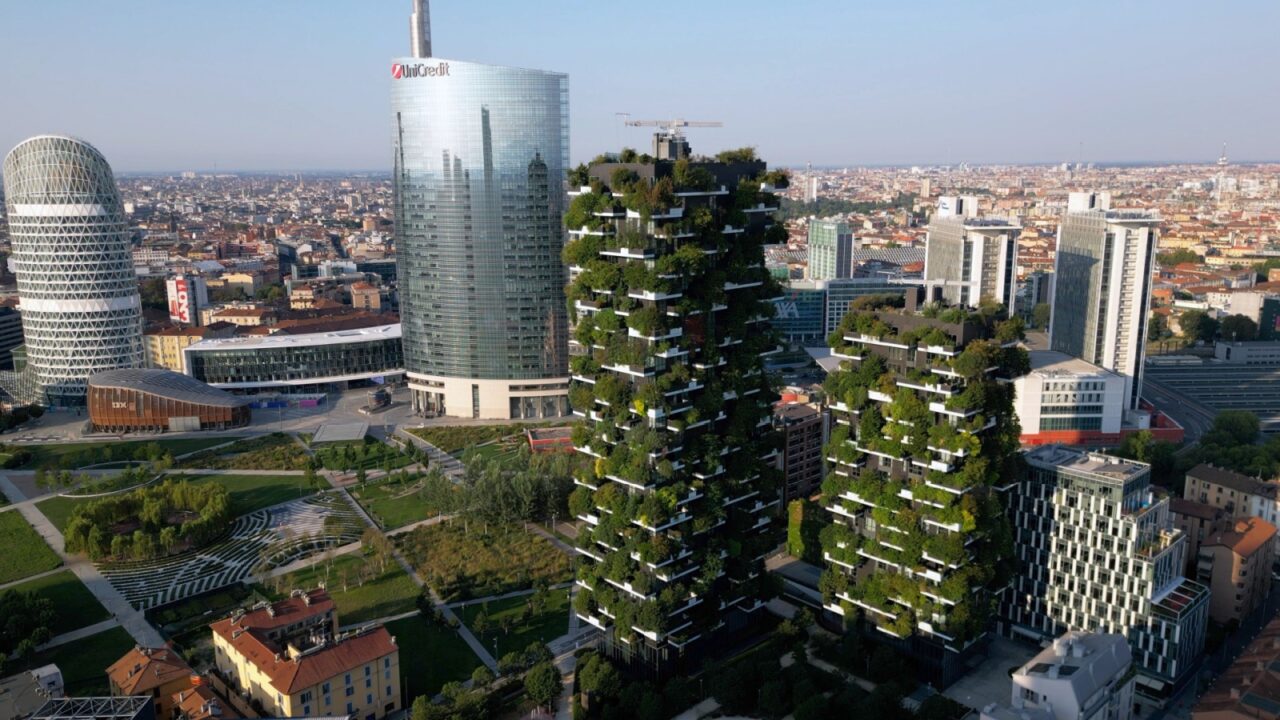 How Milan’s Bosco Verticale turned Italy into a leader in green city ...