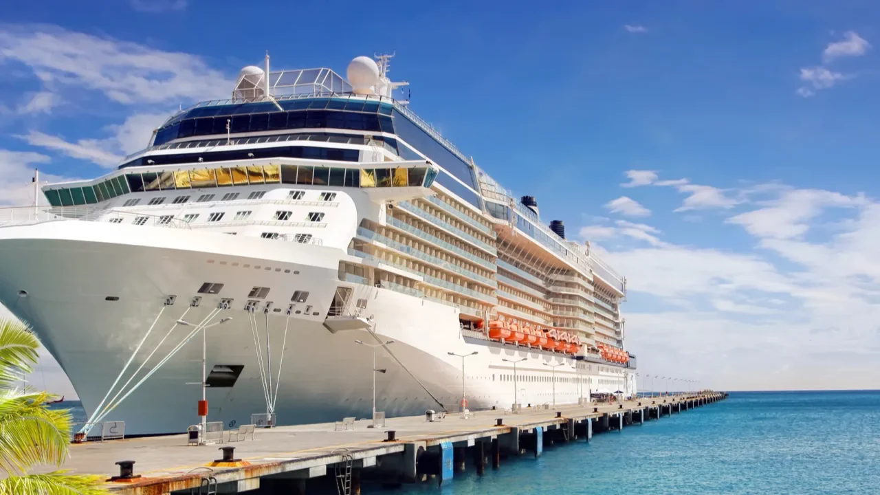 Greece introduces new cruise levies for Santorini and Mykonos - Colormelon